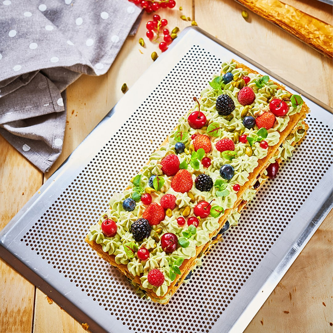 Perforated stainless steel tray 40x30cm - de Buyer
